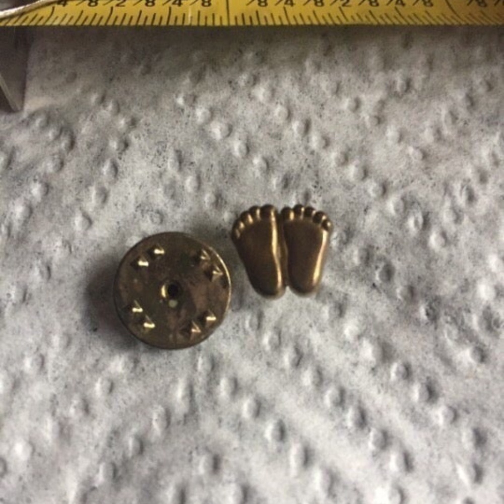Vintage Baby Feet Pin Small - Gem